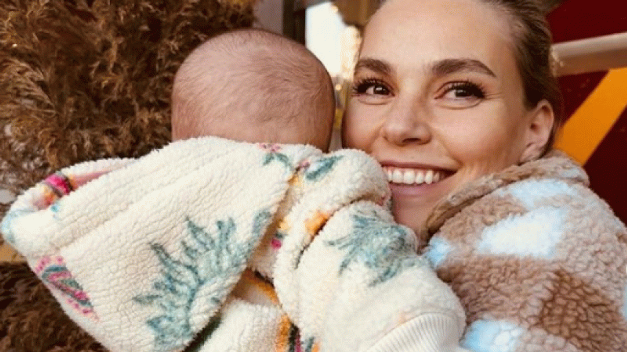 Aslı Enver minik kızıyla ev hallerini paylaştı! - | Kalenin Sesi ...