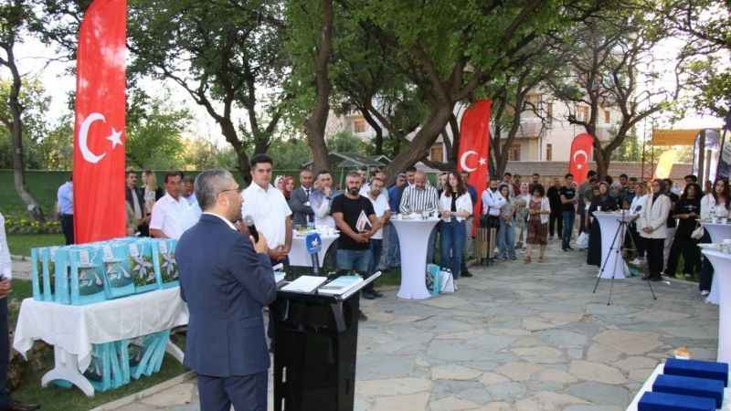 ‘Bir Sahil Şehri Edremit’ isimli kitap çıktı - | Kalenin Sesi - Çanakkale